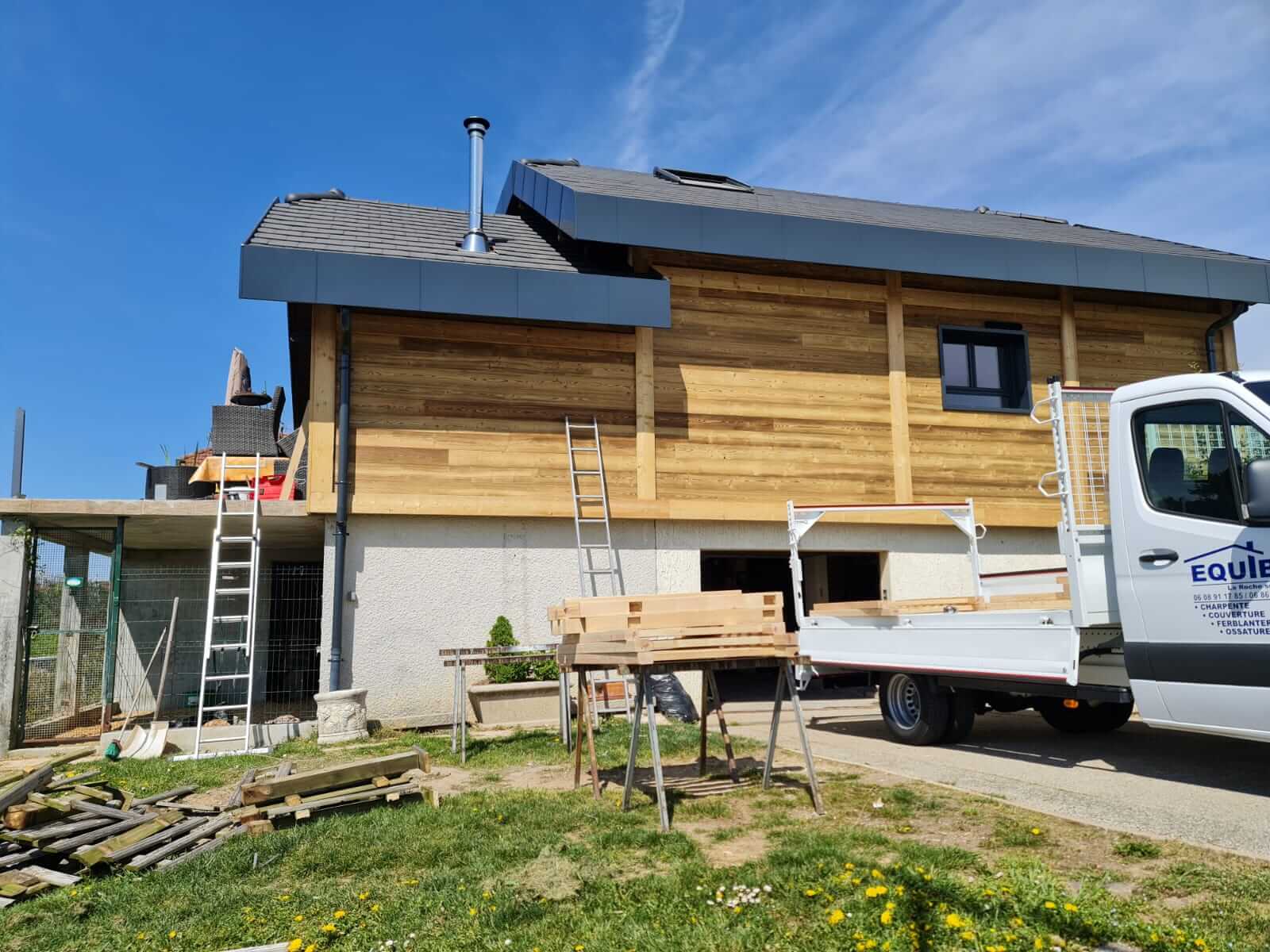 Isolation d'un chalet en madrier à Cruseilles par les artisans Pôle Travaux